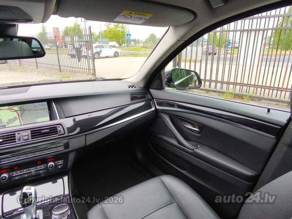 Black BMW 5 Series 2015 in Tartu, with an engine capacity of 3.00 L and mileage of 252 thousand km for 12999 €, photo 7 on AUTOMOTO.COM.LV