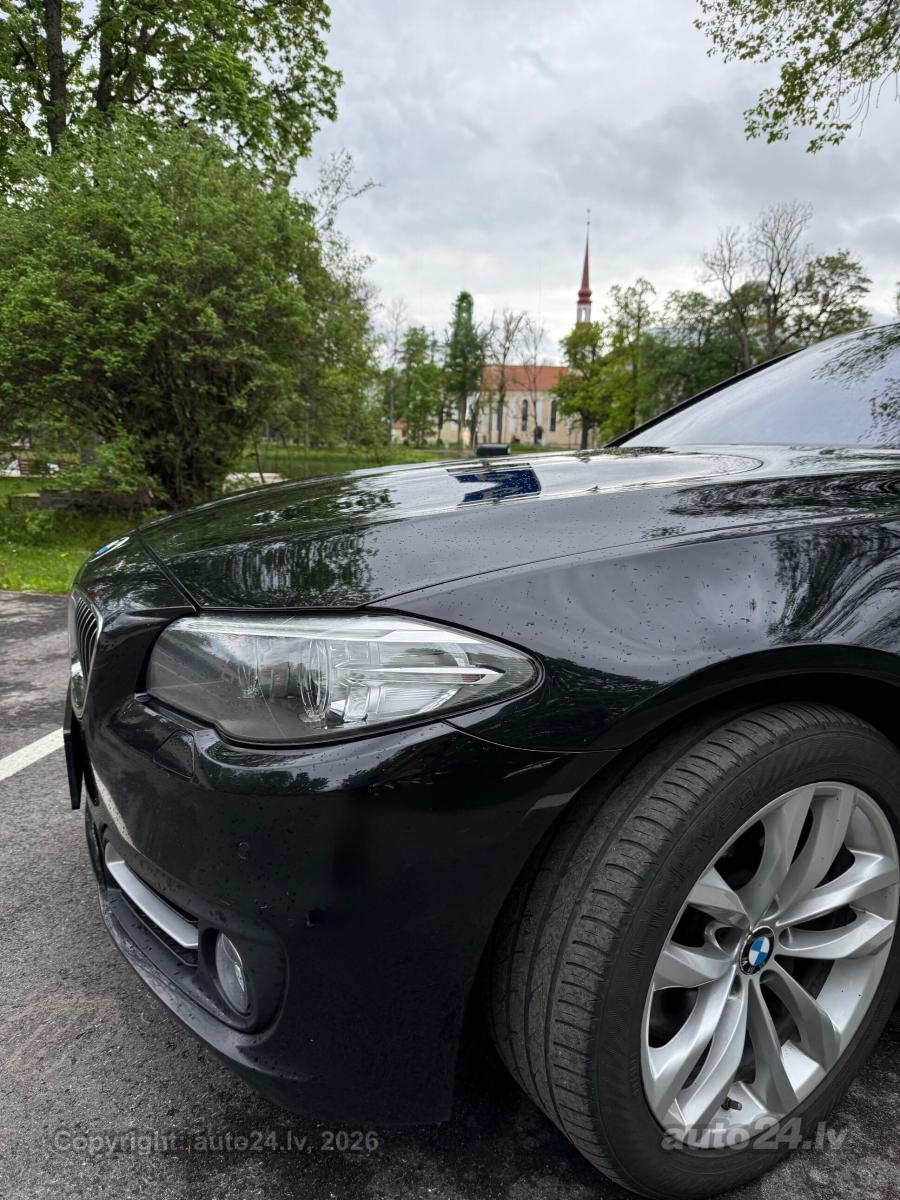Melns BMW 5 Series 2015 Tallina, ar dzinēja tilpumu 3.00 L un nobraukumu 287 tūkst. km par 14700 €, foto 4 vietnē AUTOMOTO.COM.LV