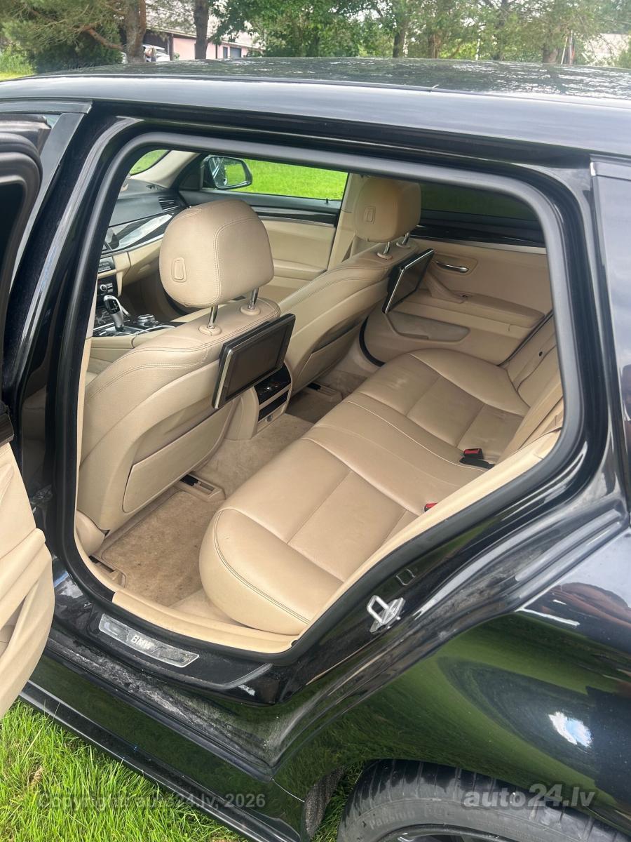 Black BMW 5 Series 2015 in Parnu, with an engine capacity of 3.00 L and mileage of 160 thousand km for 14999 €, photo 12 on AUTOMOTO.COM.LV