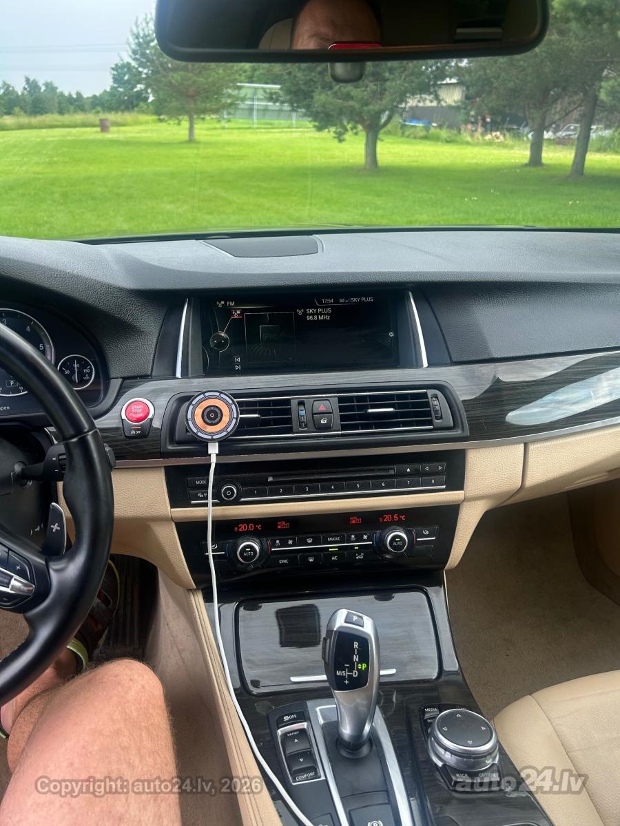 Black BMW 5 Series 2015 in Parnu, with an engine capacity of 3.00 L and mileage of 160 thousand km for 14999 €, photo 14 on AUTOMOTO.COM.LV