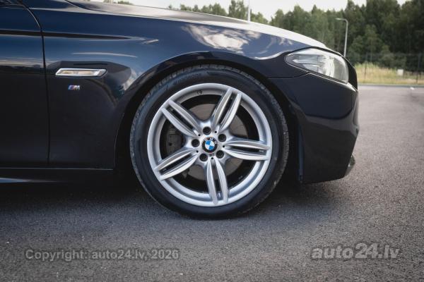 Melns BMW 5 Series 2015 Tartu, ar dzinēja tilpumu 3.00 L un nobraukumu 282 tūkst. km par 13900 €, foto 9 vietnē AUTOMOTO.COM.LV