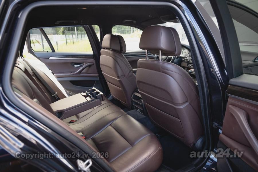 Melns BMW 5 Series 2015 Tartu, ar dzinēja tilpumu 3.00 L un nobraukumu 282 tūkst. km par 13900 €, foto 16 vietnē AUTOMOTO.COM.LV