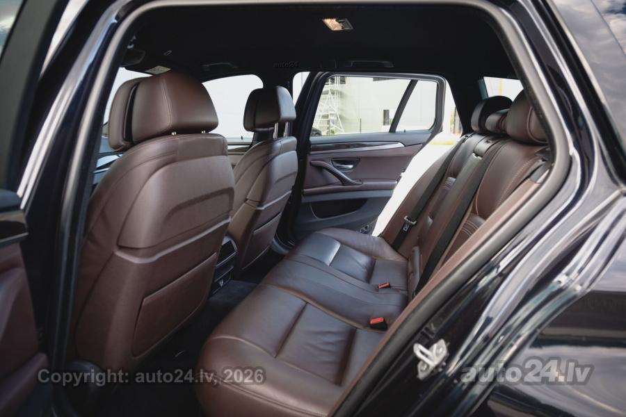 Melns BMW 5 Series 2015 Tartu, ar dzinēja tilpumu 3.00 L un nobraukumu 282 tūkst. km par 13900 €, foto 18 vietnē AUTOMOTO.COM.LV