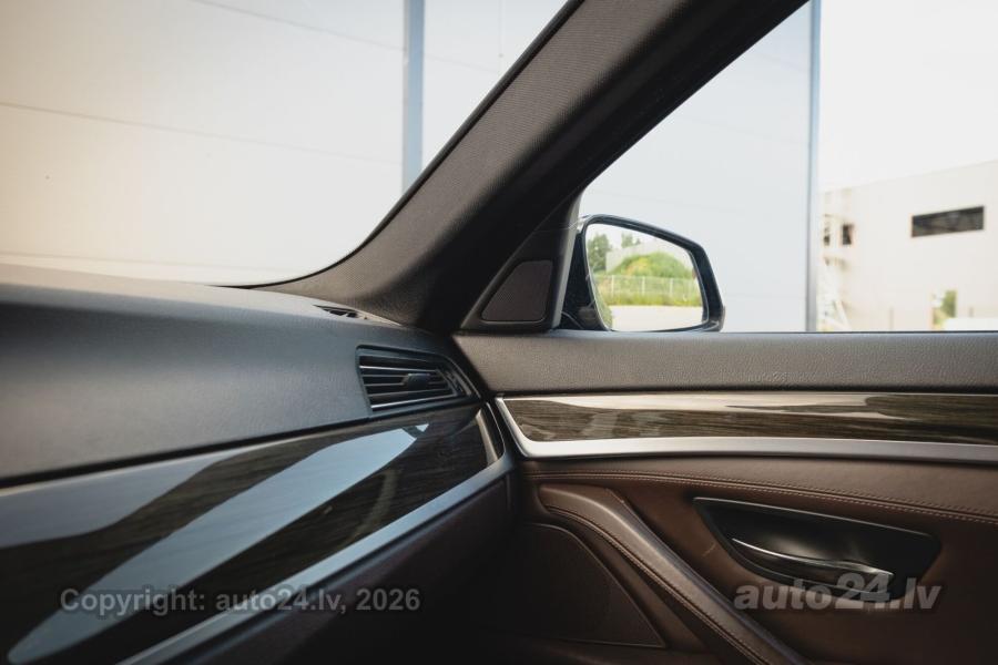 Melns BMW 5 Series 2015 Tartu, ar dzinēja tilpumu 3.00 L un nobraukumu 282 tūkst. km par 13900 €, foto 19 vietnē AUTOMOTO.COM.LV