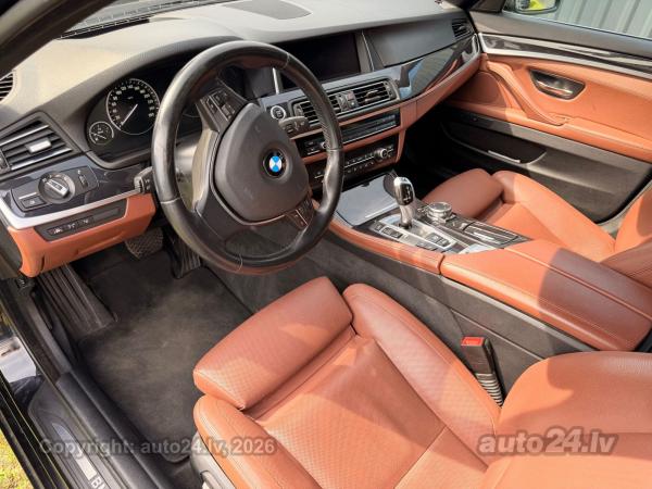 Melns BMW 5 Series 2015 Pērnava, ar dzinēja tilpumu 3.00 L un nobraukumu 244 tūkst. km par 14200 €, foto 7 vietnē AUTOMOTO.COM.LV