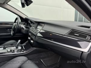 Black BMW 5 Series 2015 in Tallinn, with an engine capacity of 3.00 L and mileage of 269 thousand km for 11799 €, photo 9 on AUTOMOTO.COM.LV