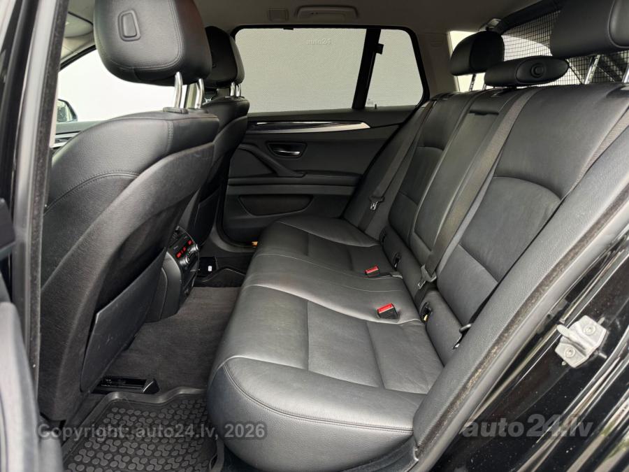 Black BMW 5 Series 2015 in Tallinn, with an engine capacity of 3.00 L and mileage of 269 thousand km for 11799 €, photo 10 on AUTOMOTO.COM.LV