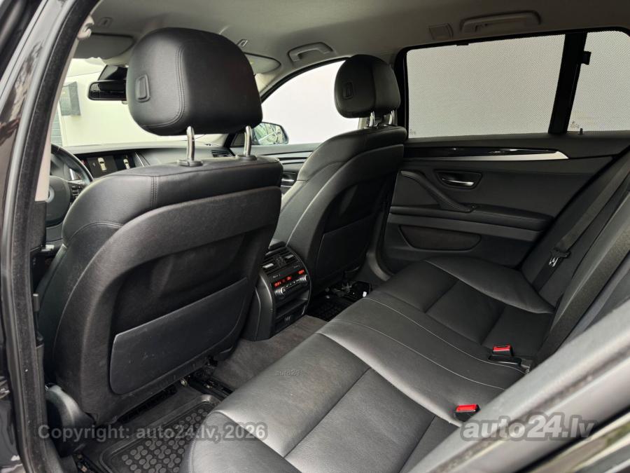 Black BMW 5 Series 2015 in Tallinn, with an engine capacity of 3.00 L and mileage of 269 thousand km for 11799 €, photo 11 on AUTOMOTO.COM.LV