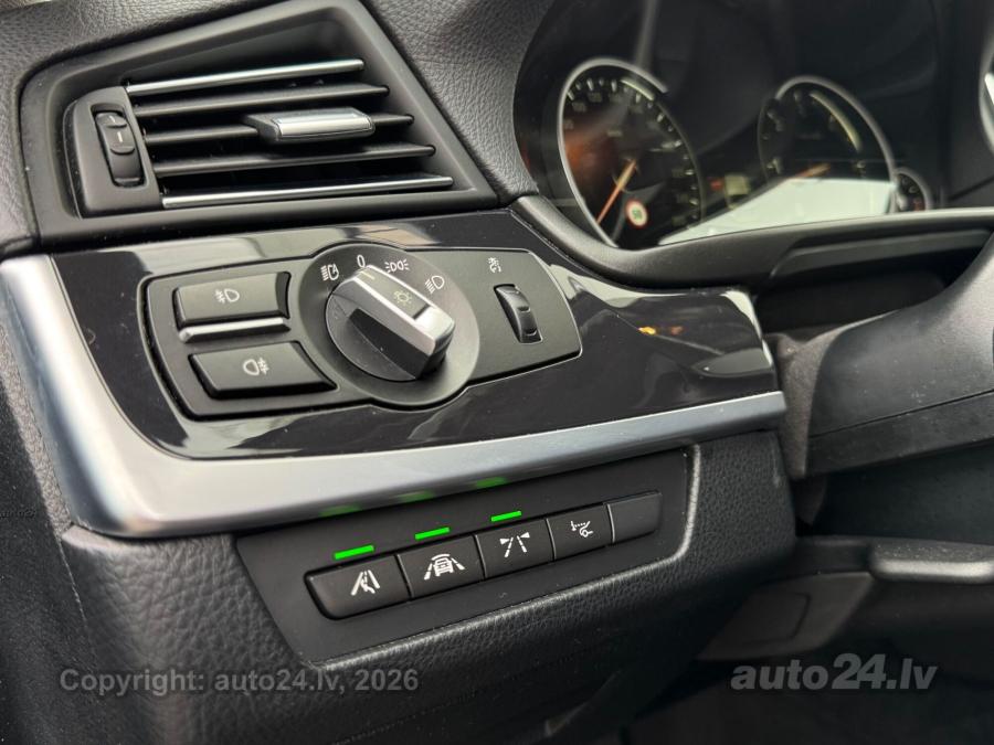 Black BMW 5 Series 2015 in Tallinn, with an engine capacity of 3.00 L and mileage of 269 thousand km for 11799 €, photo 13 on AUTOMOTO.COM.LV
