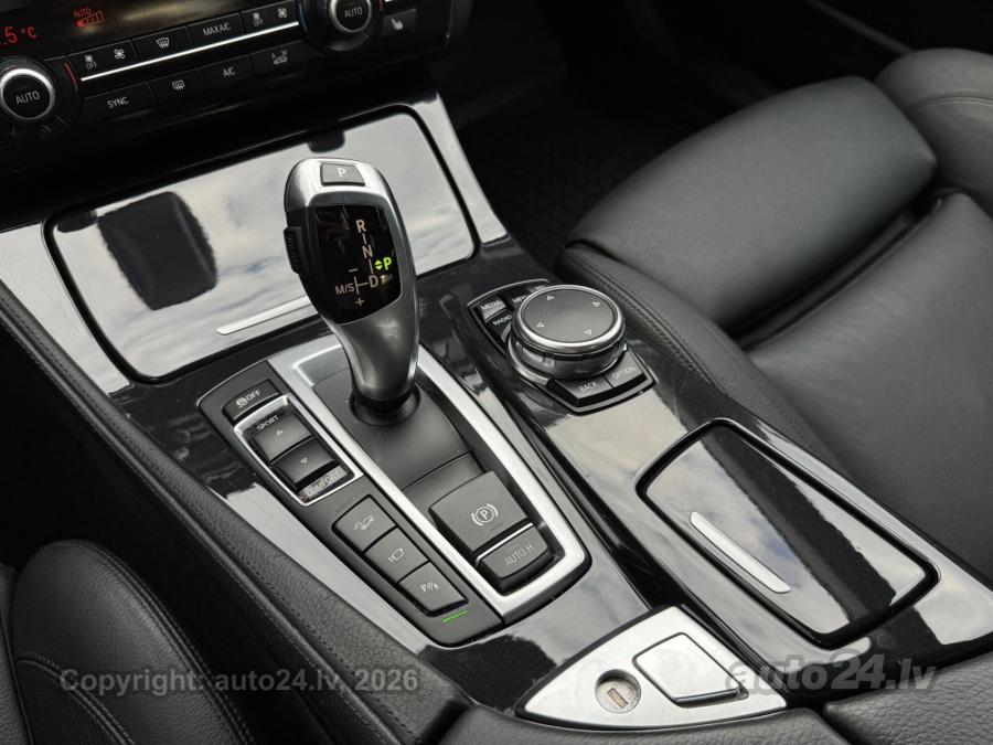 Black BMW 5 Series 2015 in Tallinn, with an engine capacity of 3.00 L and mileage of 269 thousand km for 11799 €, photo 14 on AUTOMOTO.COM.LV