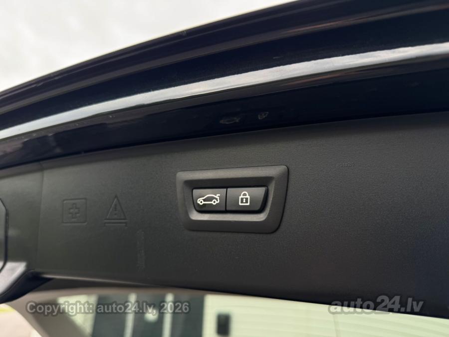 Black BMW 5 Series 2015 in Tallinn, with an engine capacity of 3.00 L and mileage of 269 thousand km for 11799 €, photo 21 on AUTOMOTO.COM.LV