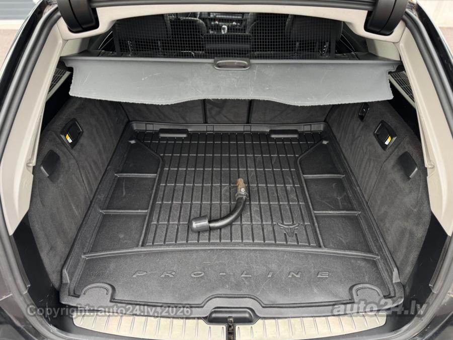 Black BMW 5 Series 2015 in Tallinn, with an engine capacity of 3.00 L and mileage of 269 thousand km for 11799 €, photo 23 on AUTOMOTO.COM.LV