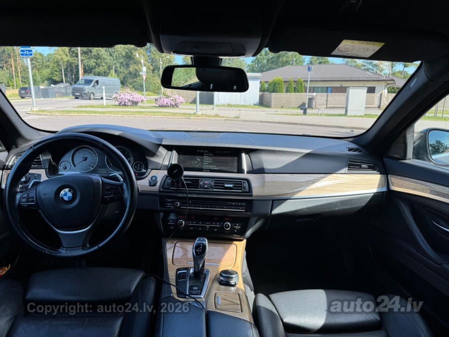 Black BMW 5 Series 2015 in Tallinn, with an engine capacity of 2.00 L and mileage of 301 thousand km for 10000 €, photo 12 on AUTOMOTO.COM.LV