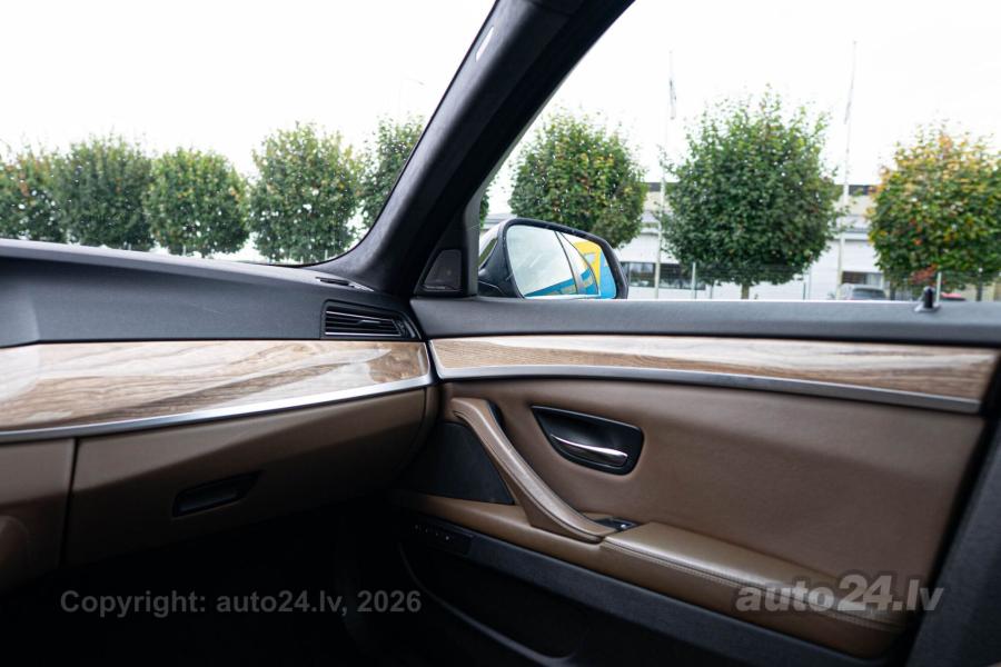 Melns BMW 5 Series 2015 Tartu, ar dzinēja tilpumu 2.00 L un nobraukumu 175 tūkst. km par 14999 €, foto 20 vietnē AUTOMOTO.COM.LV