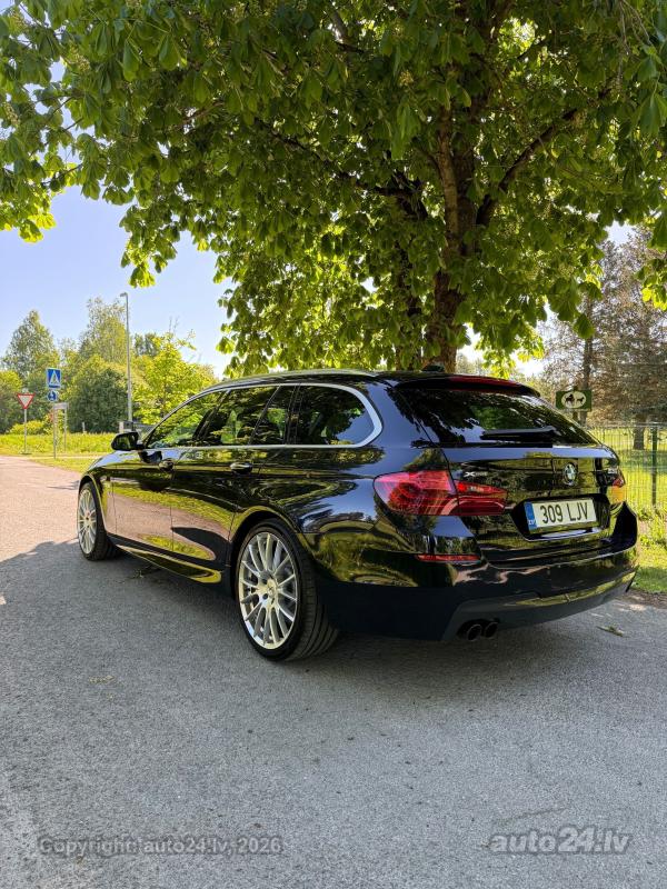 Black BMW 5 Series 2016 in Tallinn, with an engine capacity of 3.00 L and mileage of 301 thousand km for 15300 €, photo 4 on AUTOMOTO.COM.LV