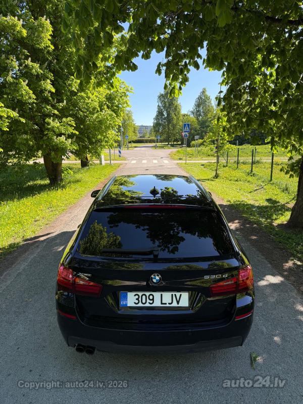 Black BMW 5 Series 2016 in Tallinn, with an engine capacity of 3.00 L and mileage of 301 thousand km for 15300 €, photo 6 on AUTOMOTO.COM.LV