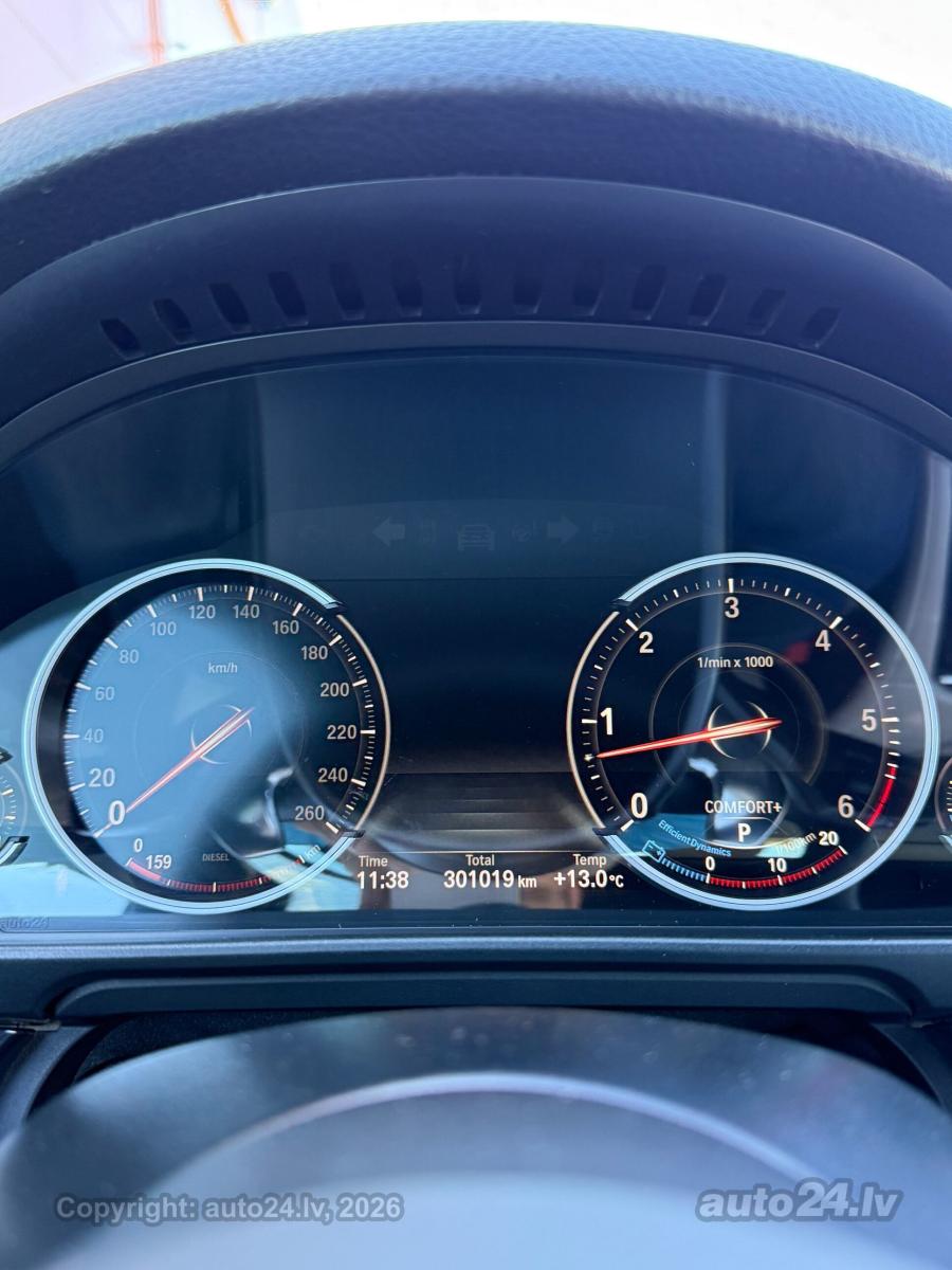 Black BMW 5 Series 2016 in Tallinn, with an engine capacity of 3.00 L and mileage of 301 thousand km for 15300 €, photo 11 on AUTOMOTO.COM.LV