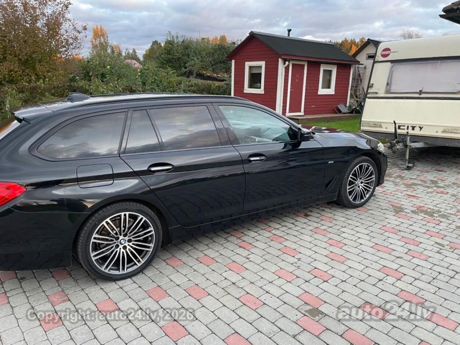 Melns BMW 5 Series 2017 Tallina, ar dzinēja tilpumu 2.00 L un nobraukumu 252 tūkst. km par 17250 €, foto 4 vietnē AUTOMOTO.COM.LV