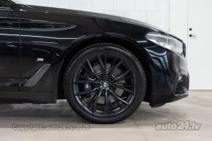 Black BMW 5 Series 2017 in Tallinn, with an engine capacity of 3.00 L and mileage of 261 thousand km for 18490 €, photo 8 on AUTOMOTO.COM.LV