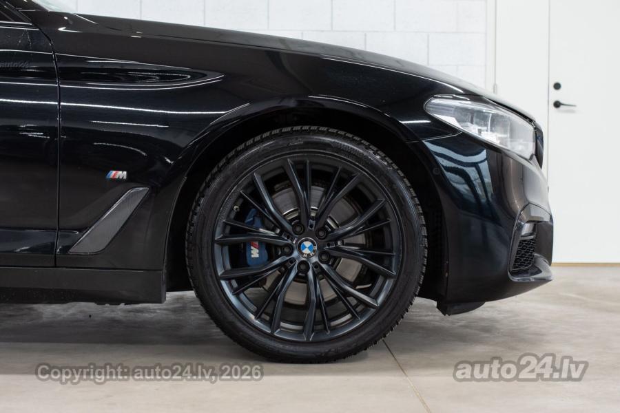Black BMW 5 Series 2017 in Tallinn, with an engine capacity of 3.00 L and mileage of 261 thousand km for 18490 €, photo 8 on AUTOMOTO.COM.LV