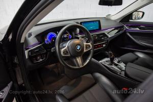 Black BMW 5 Series 2017 in Tallinn, with an engine capacity of 3.00 L and mileage of 261 thousand km for 18490 €, photo 13 on AUTOMOTO.COM.LV