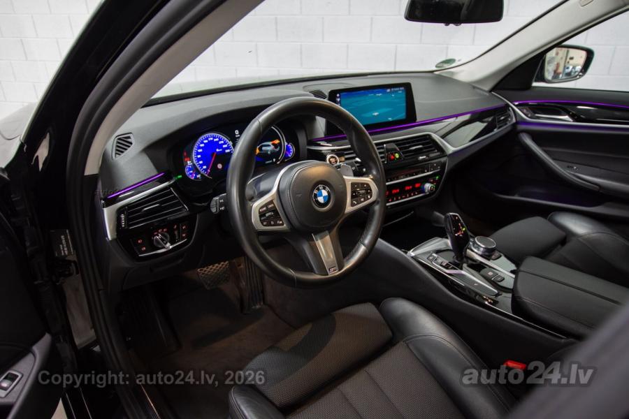 Black BMW 5 Series 2017 in Tallinn, with an engine capacity of 3.00 L and mileage of 261 thousand km for 18490 €, photo 13 on AUTOMOTO.COM.LV