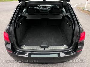 Black BMW 5 Series 2017 in Tallinn, with an engine capacity of 3.00 L and mileage of 277 thousand km for 12790 €, photo 17 on AUTOMOTO.COM.LV