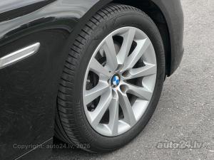 Black BMW 5 Series 2017 in Tallinn, with an engine capacity of 3.00 L and mileage of 277 thousand km for 12790 €, photo 19 on AUTOMOTO.COM.LV