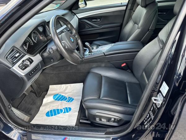 Black BMW 5 Series 2017 in Tartu, with an engine capacity of 3.00 L and mileage of 220 thousand km for 15990 €, photo 8 on AUTOMOTO.COM.LV
