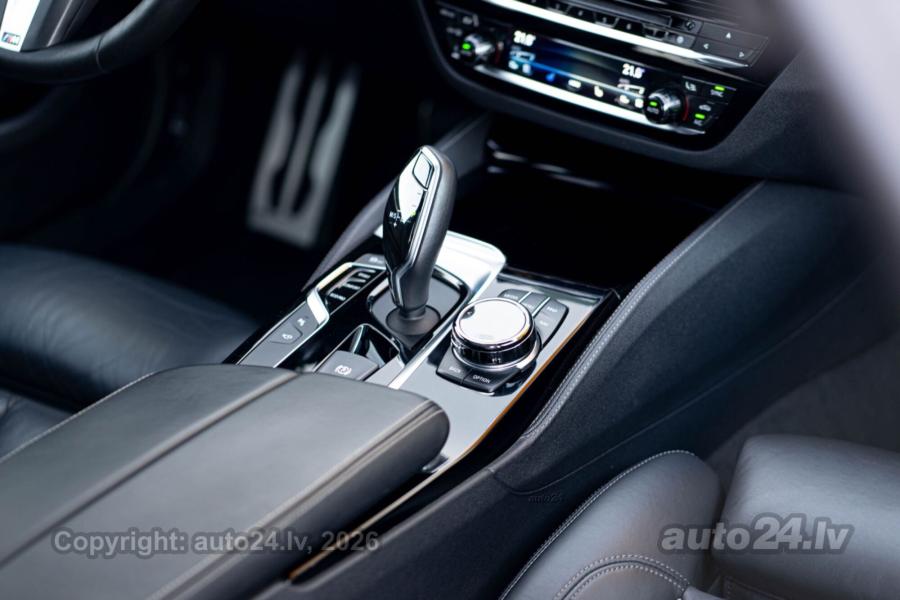 Melns BMW 5 Series 2017 Tartu, ar dzinēja tilpumu 3.00 L un nobraukumu 149 tūkst. km par 23700 €, foto 16 vietnē AUTOMOTO.COM.LV