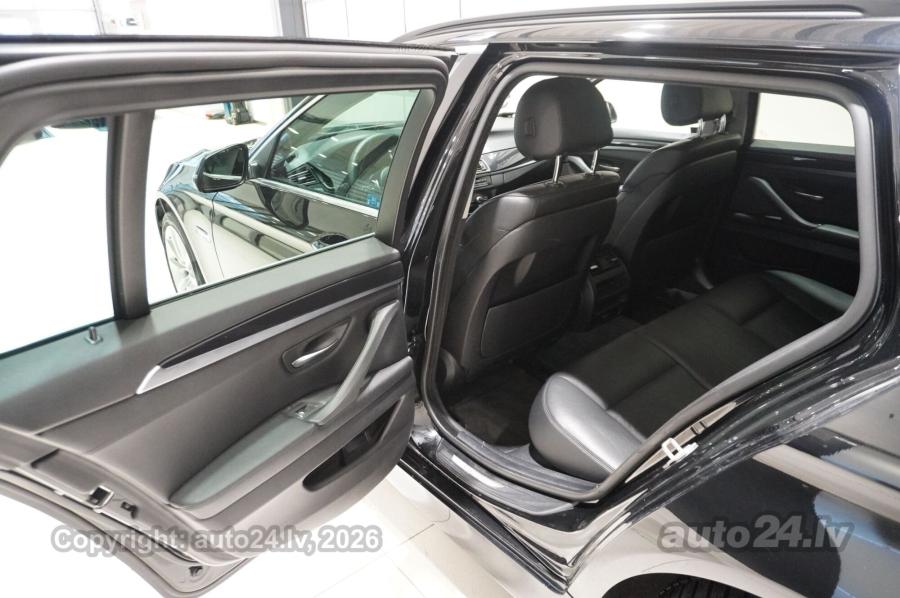 Melns BMW 5 Series 2017 Tallina, ar dzinēja tilpumu 2.00 L un nobraukumu 216 tūkst. km par 13900 €, foto 10 vietnē AUTOMOTO.COM.LV