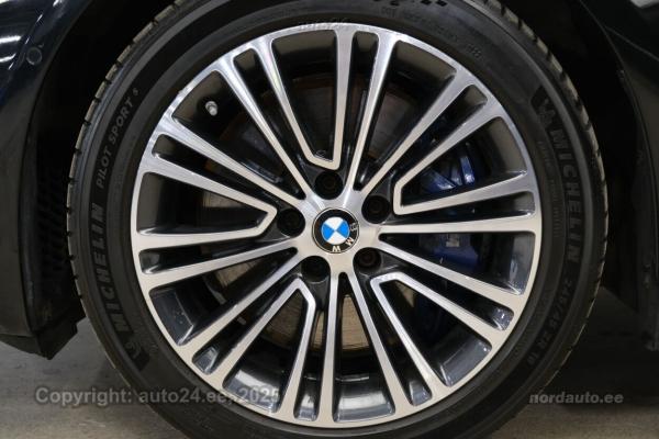 Melns BMW 5 Series 2018 Tallina, ar dzinēja tilpumu 3.00 L un nobraukumu 120 tūkst. km par 26900 €, foto 11 vietnē AUTOMOTO.COM.LV