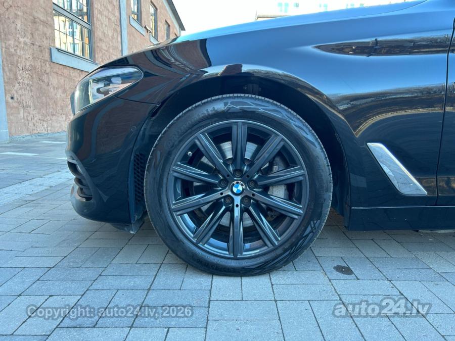 Black BMW 5 Series 2018 in Tallinn, with an engine capacity of 3.00 L and mileage of 190 thousand km for 21899 €, photo 30 on AUTOMOTO.COM.LV