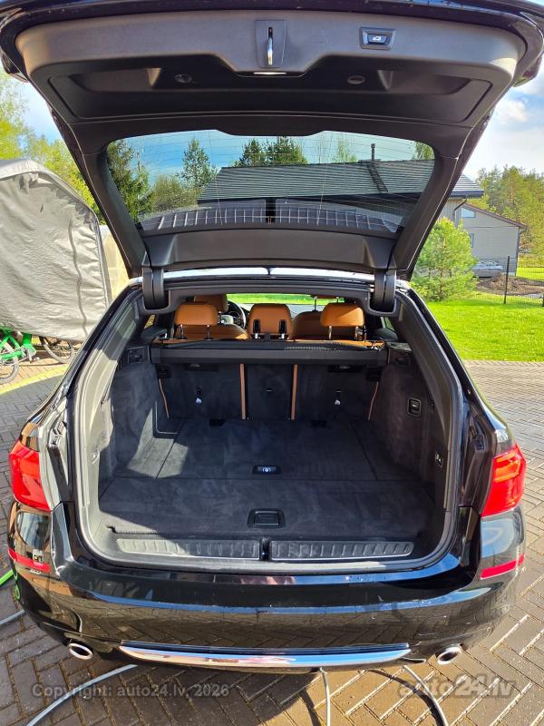 Black BMW 5 Series 2018 in Voru, with an engine capacity of 2.00 L and mileage of 227 thousand km for 17500 €, photo 9 on AUTOMOTO.COM.LV