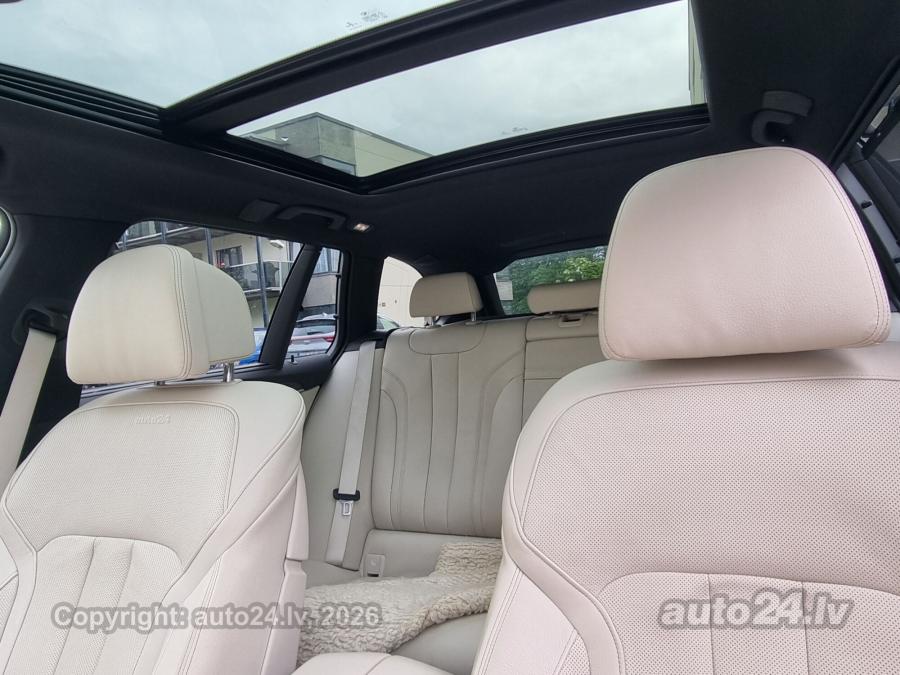 Melns BMW 5 Series 2018 Tallina, ar dzinēja tilpumu 2.00 L un nobraukumu 89 tūkst. km par 28900 €, foto 12 vietnē AUTOMOTO.COM.LV