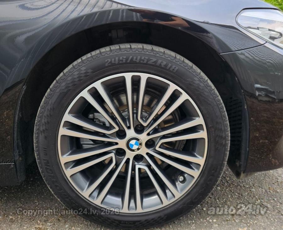 Melns BMW 5 Series 2018 Tallina, ar dzinēja tilpumu 2.00 L un nobraukumu 193 tūkst. km par 16490 €, foto 27 vietnē AUTOMOTO.COM.LV