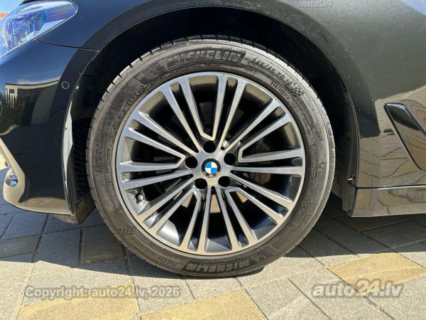 Black BMW 5 Series 2018 in Tallinn, with an engine capacity of 2.00 L and mileage of 117 thousand km for 19990 €, photo 6 on AUTOMOTO.COM.LV