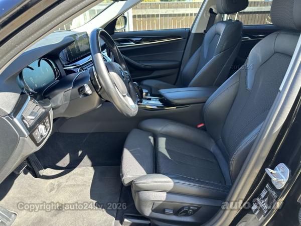 Black BMW 5 Series 2018 in Tallinn, with an engine capacity of 2.00 L and mileage of 117 thousand km for 19990 €, photo 8 on AUTOMOTO.COM.LV