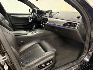 Melns BMW 5 Series 2018 Pērnava, ar dzinēja tilpumu 3.00 L un nobraukumu 294 tūkst. km par 18990 €, foto 10 vietnē AUTOMOTO.COM.LV