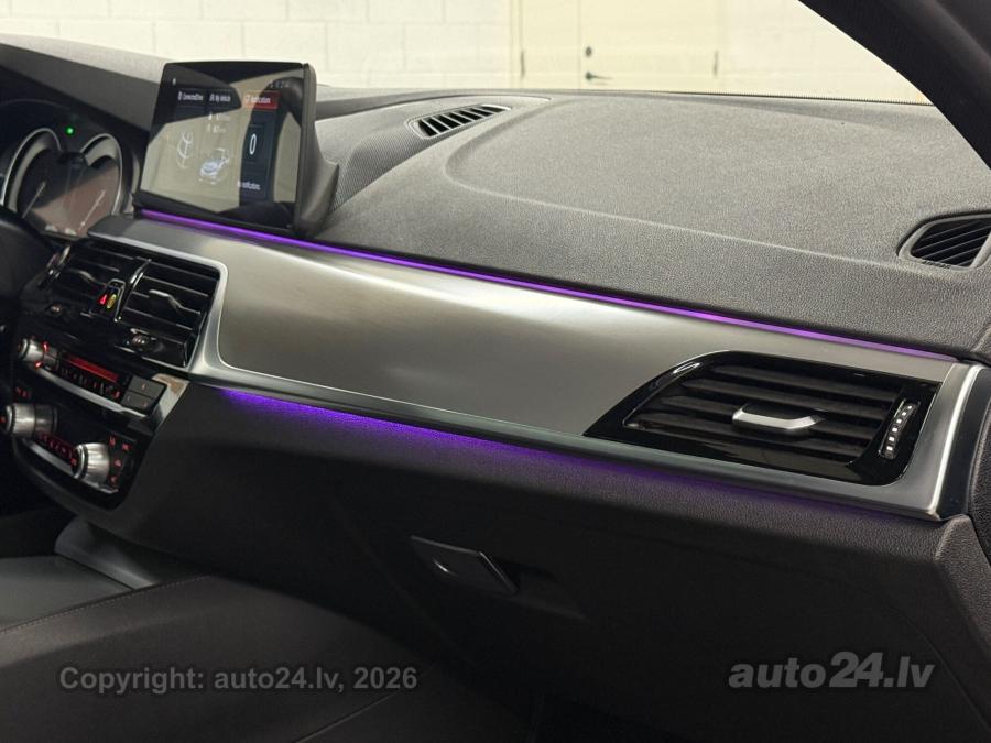 Melns BMW 5 Series 2018 Pērnava, ar dzinēja tilpumu 3.00 L un nobraukumu 294 tūkst. km par 18990 €, foto 20 vietnē AUTOMOTO.COM.LV