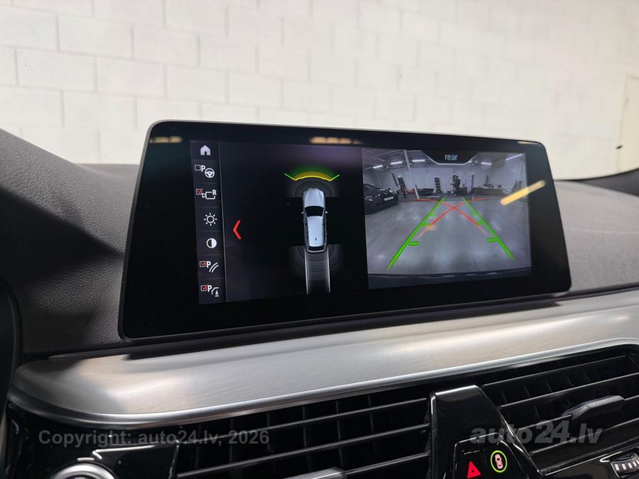 Melns BMW 5 Series 2018 Pērnava, ar dzinēja tilpumu 3.00 L un nobraukumu 294 tūkst. km par 18990 €, foto 27 vietnē AUTOMOTO.COM.LV
