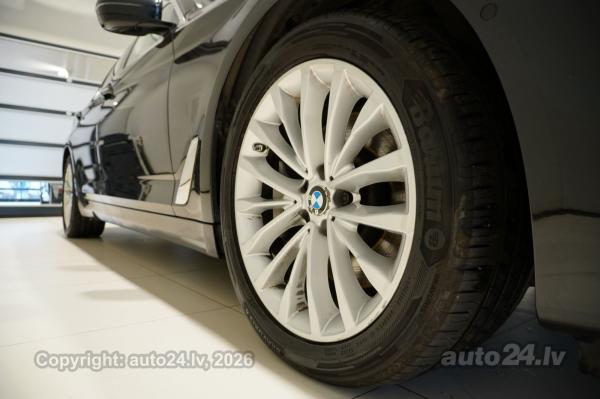 Black BMW 5 Series 2018 in Tallinn, with an engine capacity of 3.00 L and mileage of 163 thousand km for 22900 €, photo 5 on AUTOMOTO.COM.LV