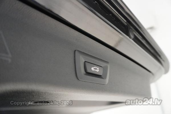 Black BMW 5 Series 2018 in Tallinn, with an engine capacity of 3.00 L and mileage of 163 thousand km for 22900 €, photo 9 on AUTOMOTO.COM.LV