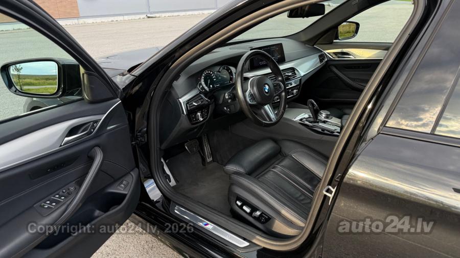 Melns BMW 5 Series 2018 Tallina, ar dzinēja tilpumu 2.00 L un nobraukumu 265 tūkst. km par 19990 €, foto 10 vietnē AUTOMOTO.COM.LV