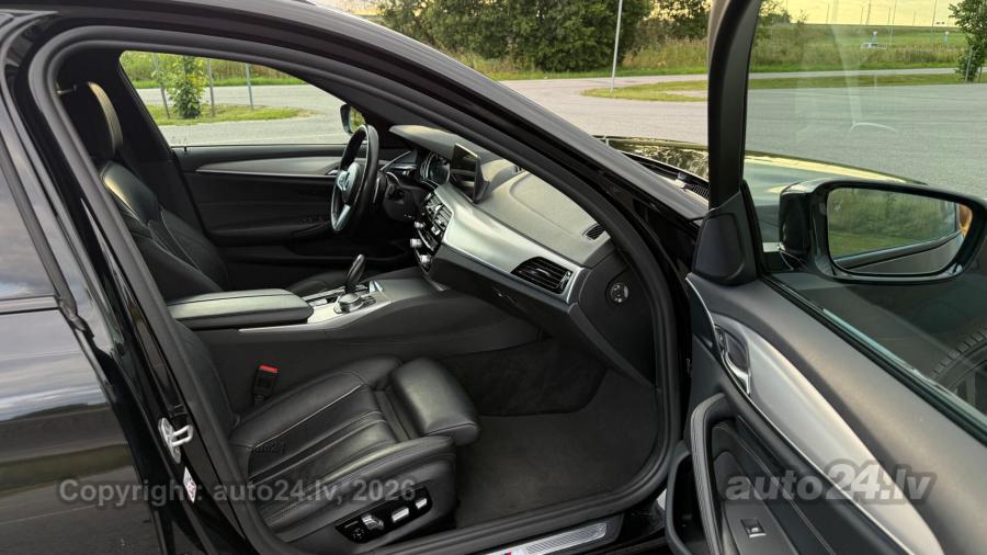 Melns BMW 5 Series 2018 Tallina, ar dzinēja tilpumu 2.00 L un nobraukumu 265 tūkst. km par 19990 €, foto 13 vietnē AUTOMOTO.COM.LV
