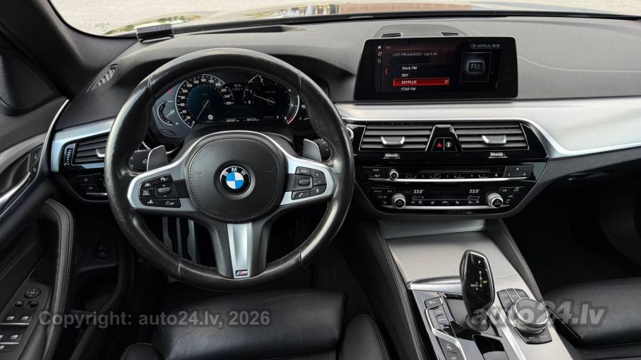 Melns BMW 5 Series 2018 Tallina, ar dzinēja tilpumu 2.00 L un nobraukumu 265 tūkst. km par 19990 €, foto 17 vietnē AUTOMOTO.COM.LV