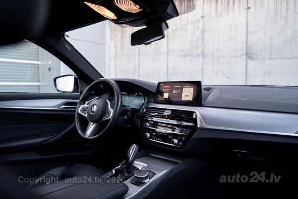 Black BMW 5 Series 2018 in Tartu, with an engine capacity of 3.00 L and mileage of 165 thousand km for 27900 €, photo 4 on AUTOMOTO.COM.LV