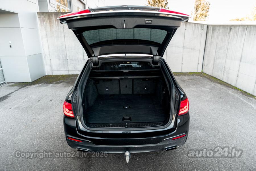 Black BMW 5 Series 2018 in Tartu, with an engine capacity of 3.00 L and mileage of 165 thousand km for 27900 €, photo 8 on AUTOMOTO.COM.LV