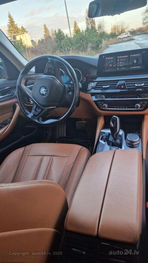 Melns BMW 5 Series 2019 Tallina, ar dzinēja tilpumu 2.00 L un nobraukumu 209 tūkst. km par 18900 €, foto 10 vietnē AUTOMOTO.COM.LV