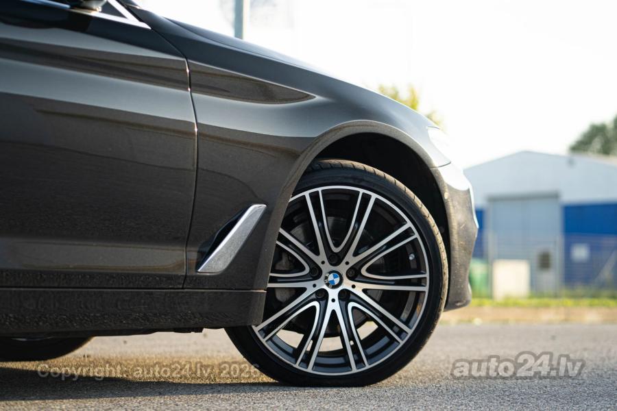 Melns BMW 5 Series 2019 Tartu, ar dzinēja tilpumu 3.00 L un nobraukumu 235 tūkst. km par 19500 €, foto 5 vietnē AUTOMOTO.COM.LV